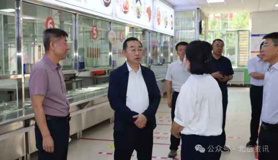 县四套班子领导分组进行教师节慰问 - 图片新闻 - 浑源县人民政府